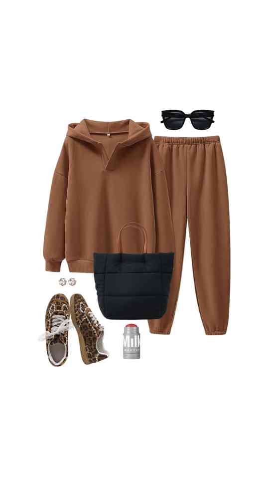 A Week of Cozy Outfits for Lounging In and Out