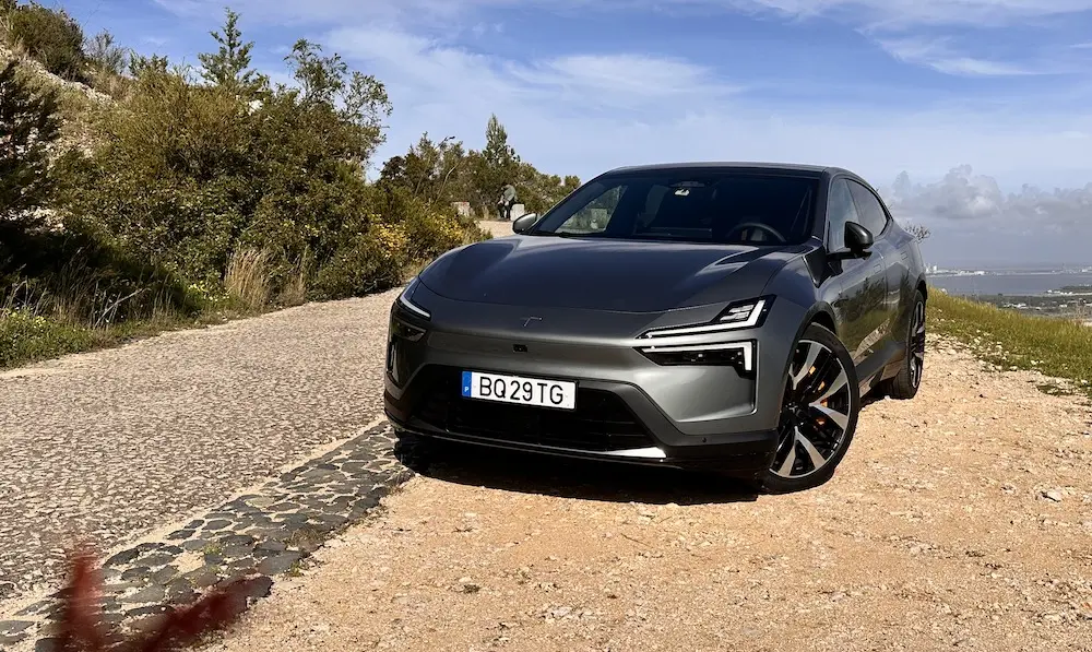 A tecnologia Google Maps Live Lane Guidance tem estreia oficial neste modelo da Polestar