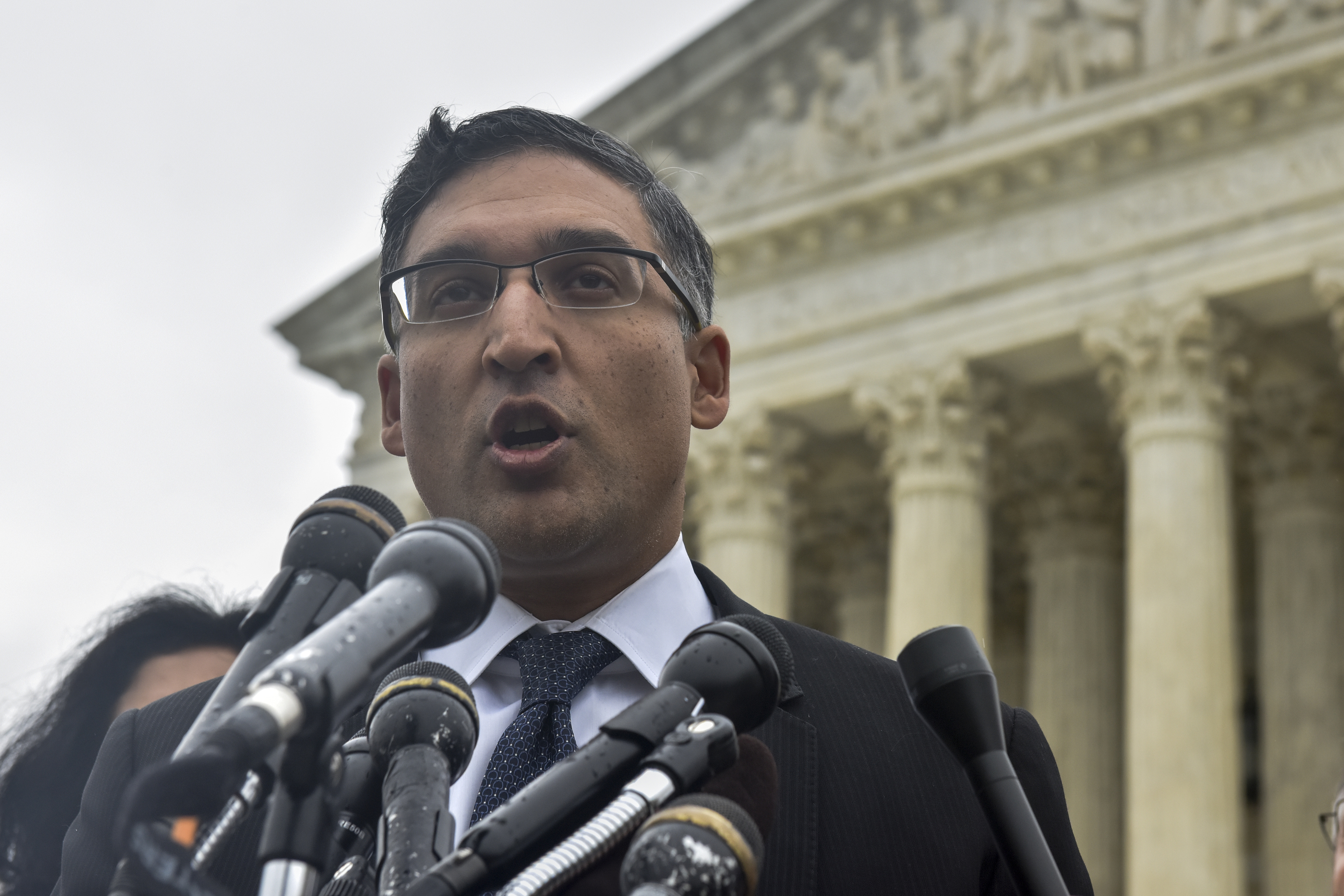 Live updates: Supreme Court debates legality of Trump’s tariffs