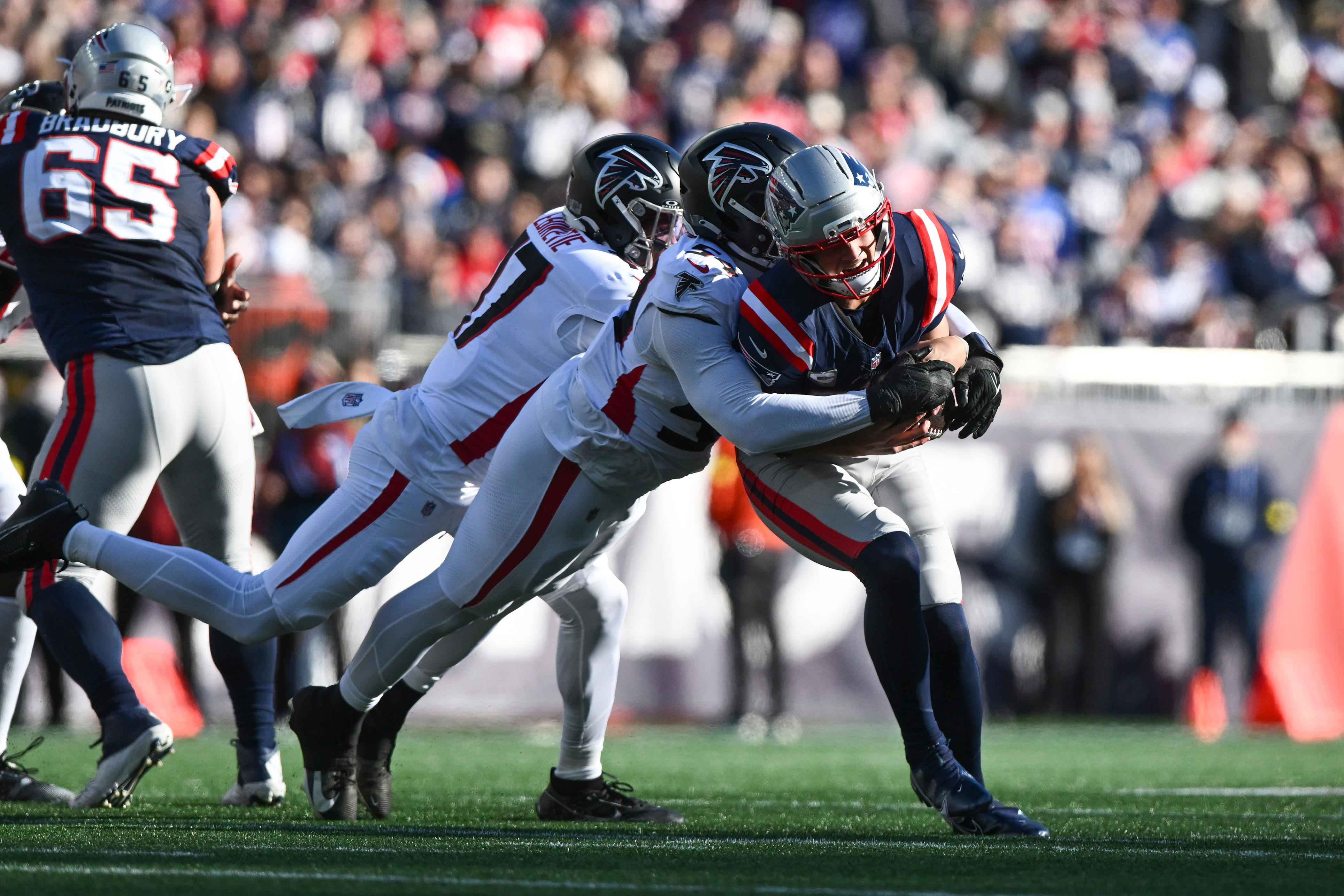 Patriots OL issues strong response to Drake Maye being sacked six times