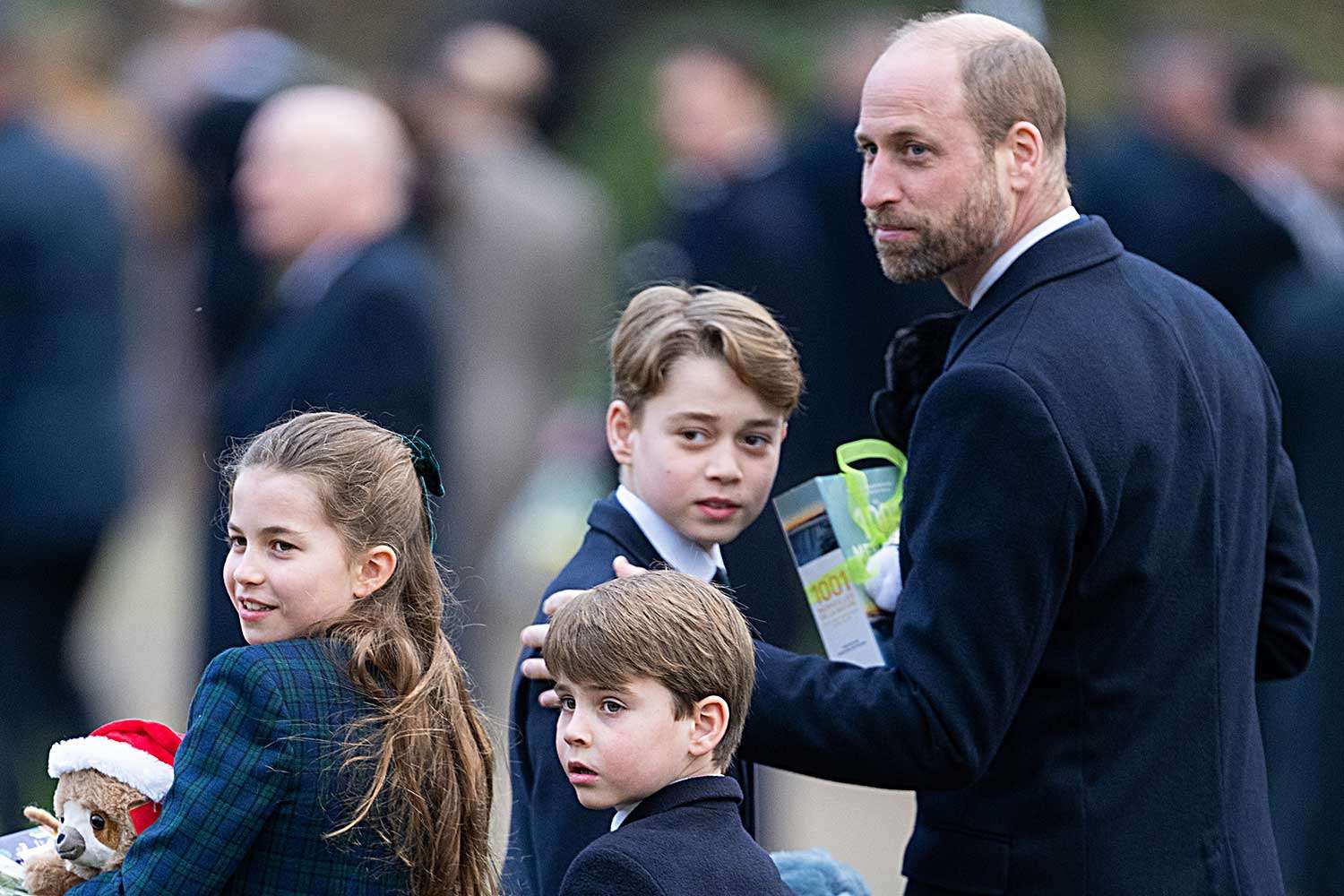 Royal photographer shares his 'favorite' photo of Prince William with his kids in a 'spontaneous ...