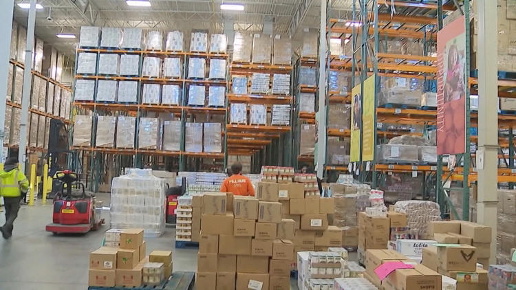 Food banks race to meet rising need as SNAP benefits lapse during shutdown