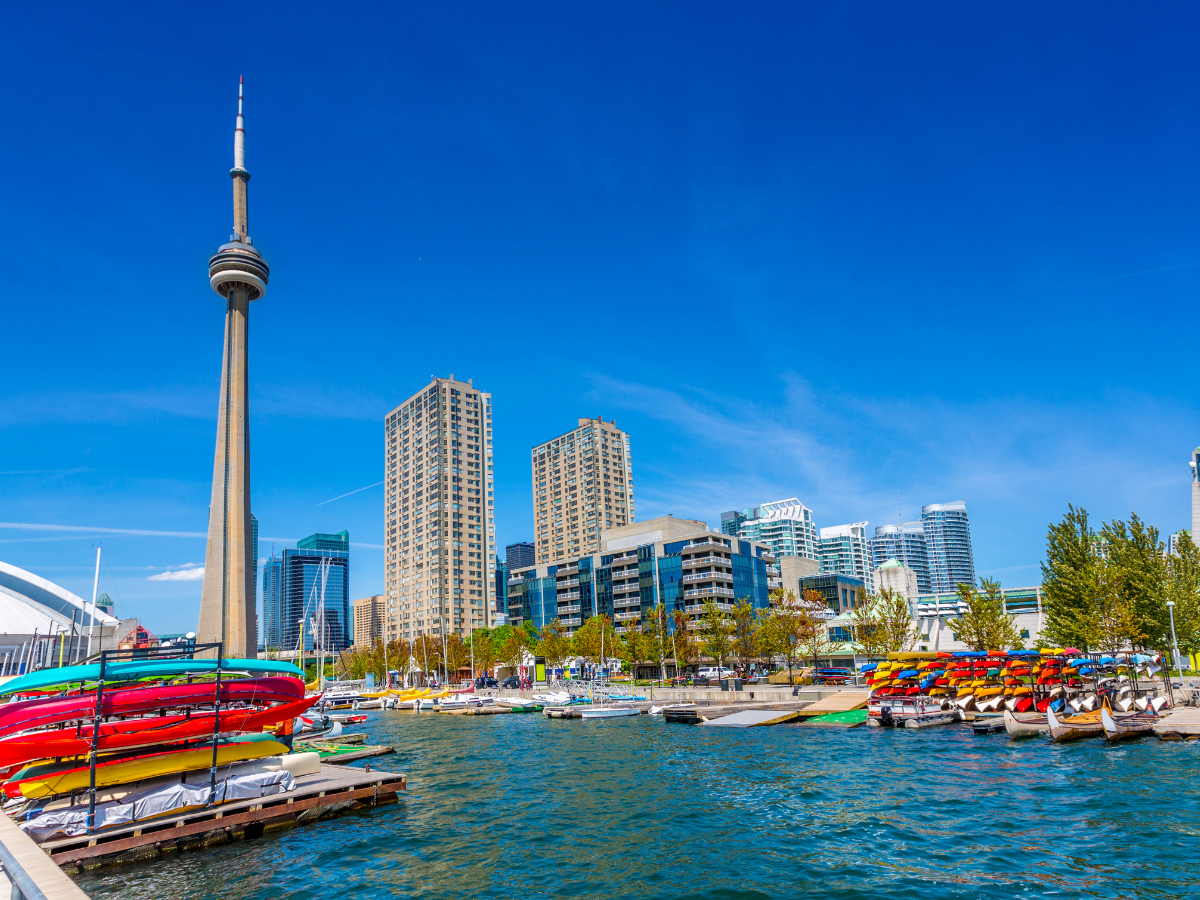Toronto Attractions Guide - Uncover the City's Best for Families with Teens