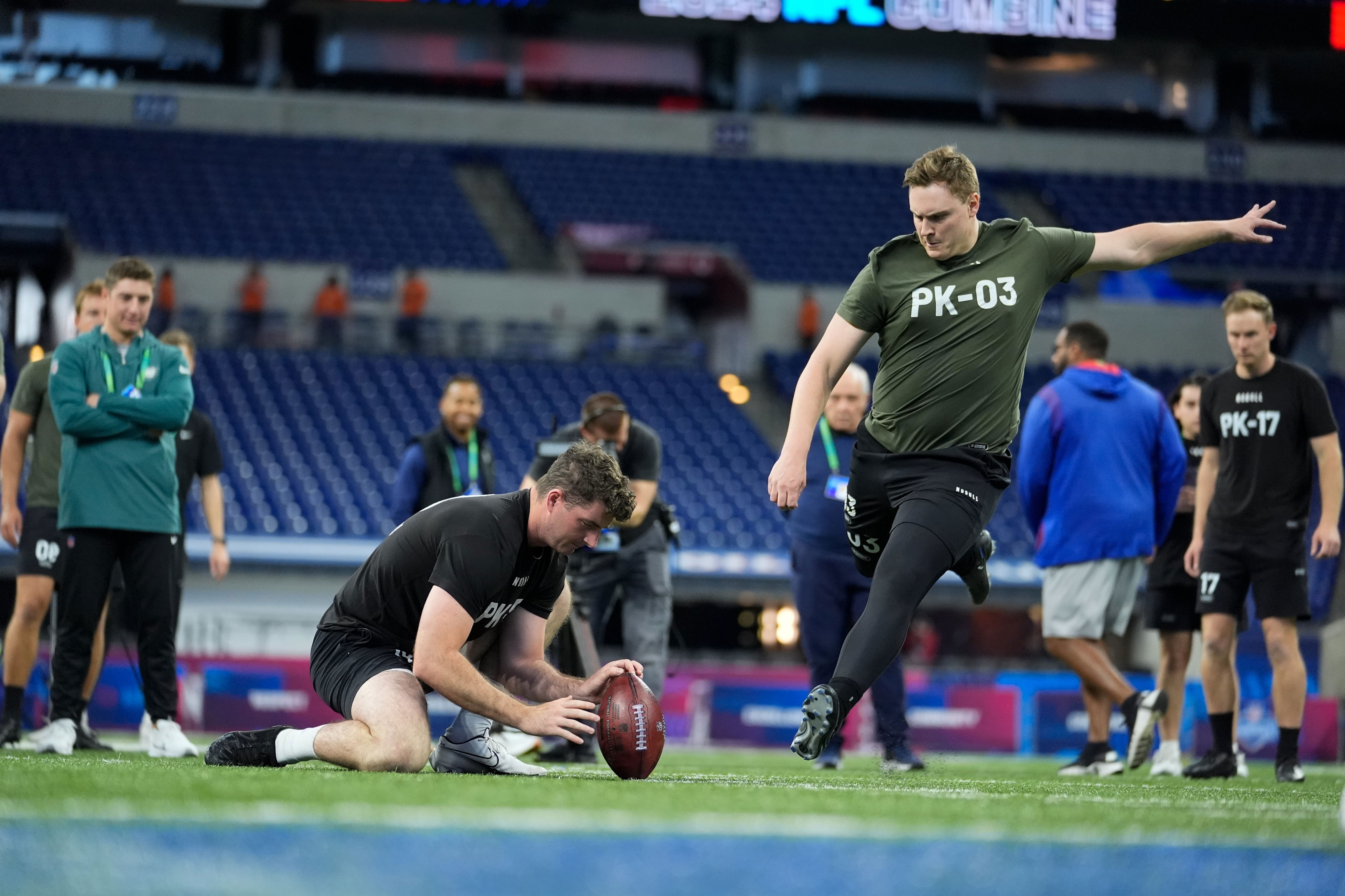 Birmingham Stallions kicker signed by Los Angeles Rams