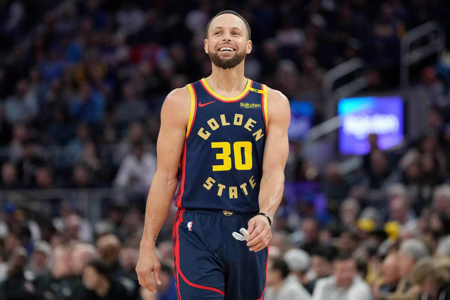 Is Stephen Curry playing tonight vs the Sacramento Kings? Latest update ...