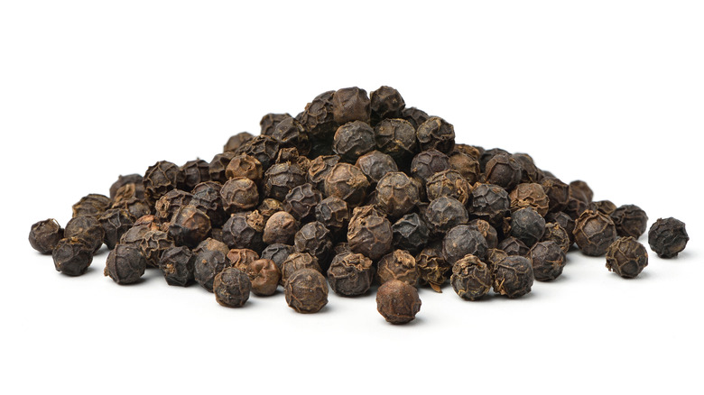 What Are The Different Kinds Of Peppercorns?