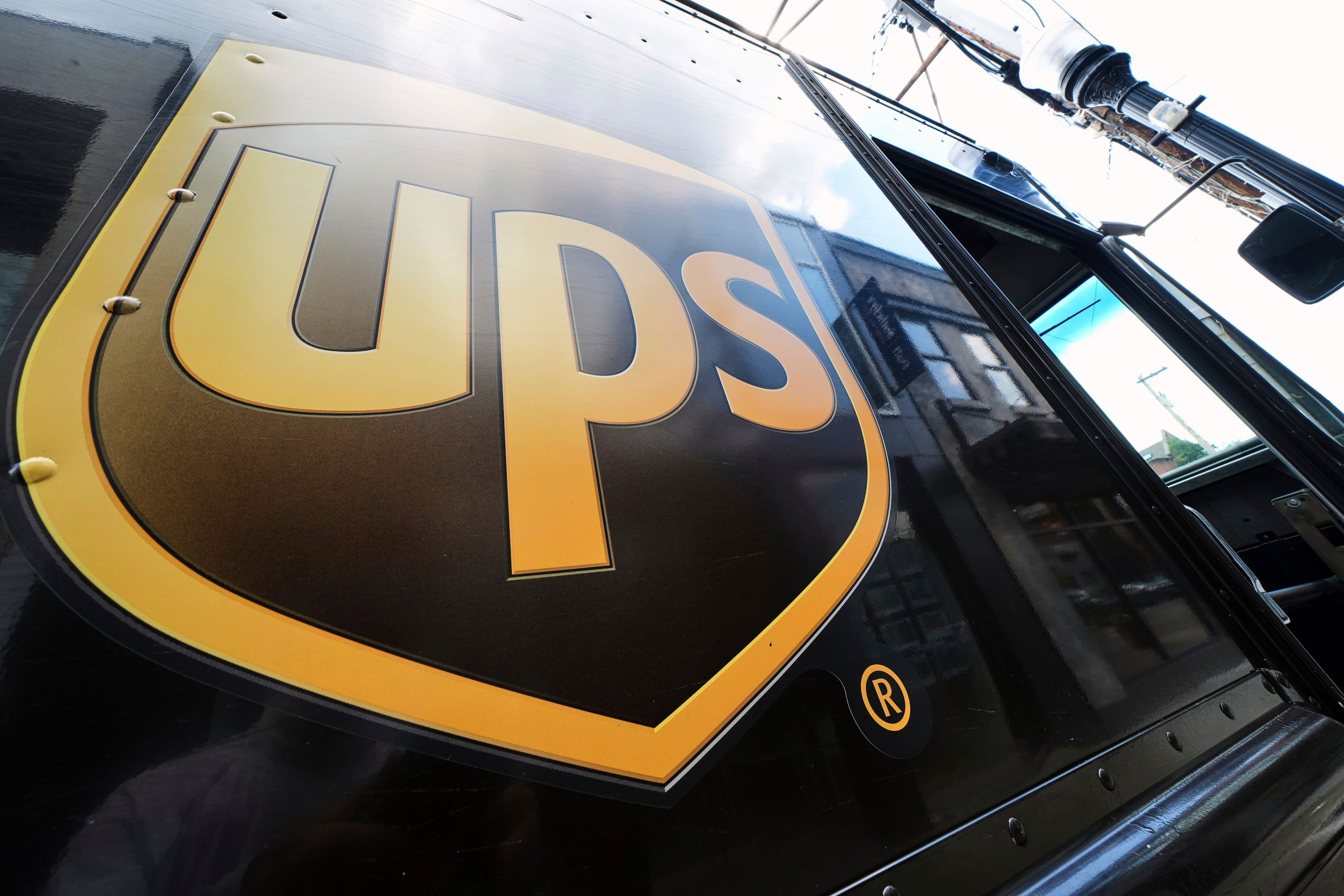 Purse pirates: UPS ripped off seasonal workers with unfair pay ...