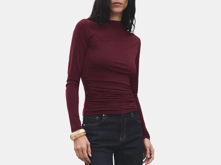 What to Wear on a Long-Haul Flight