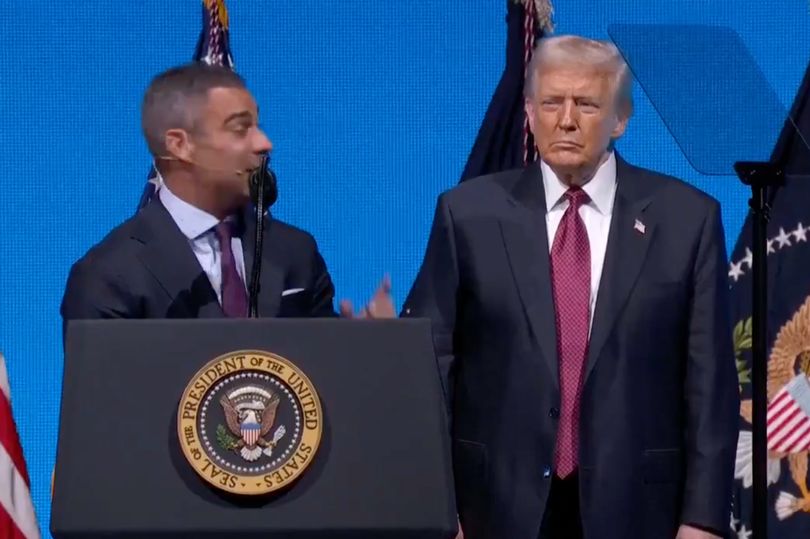 Trump's face 'visibly drooping' in alarming close up