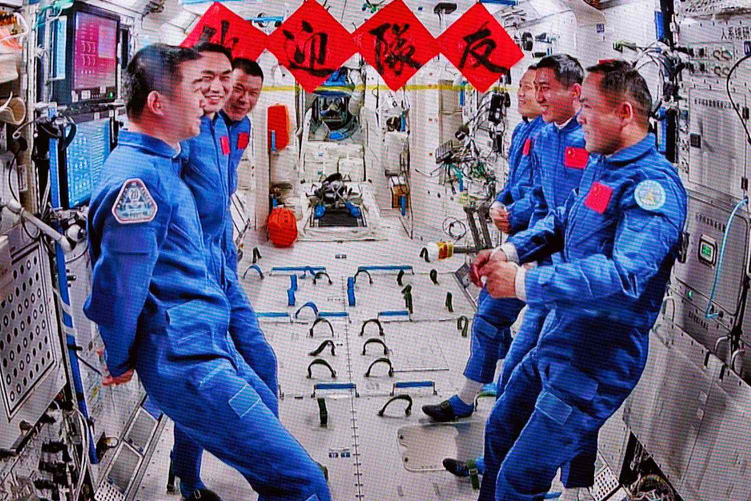 3 Astronauts Delay Return to Earth, Citing Fears That Spaceship Was ...