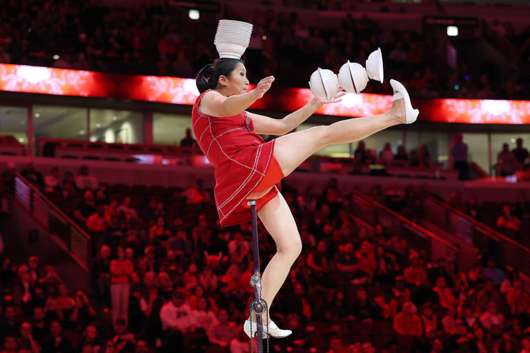 NBA halftime icon Red Panda returns from injury at Bulls game in Chicago