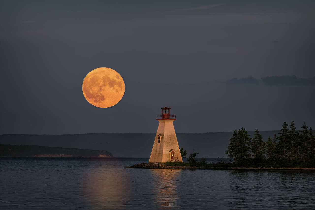 A supermoon will light up Connecticut's night sky tonight. Here's what ...