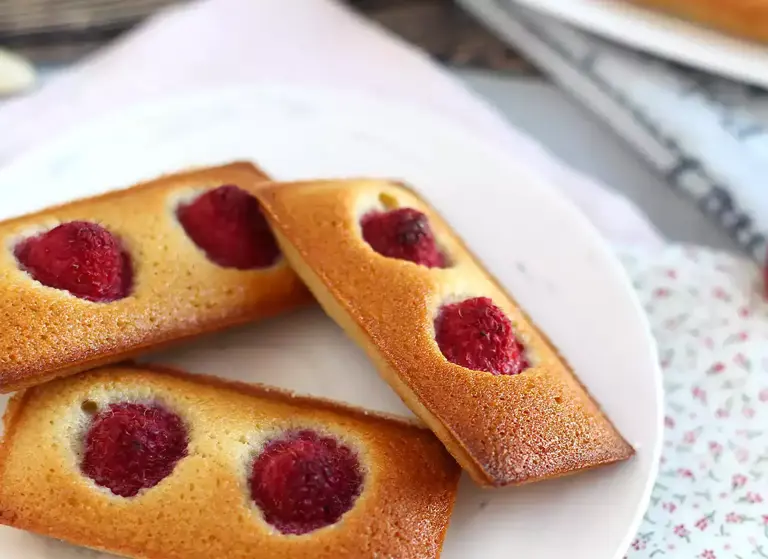 Raspberry financiers: a detailed and easy recipe