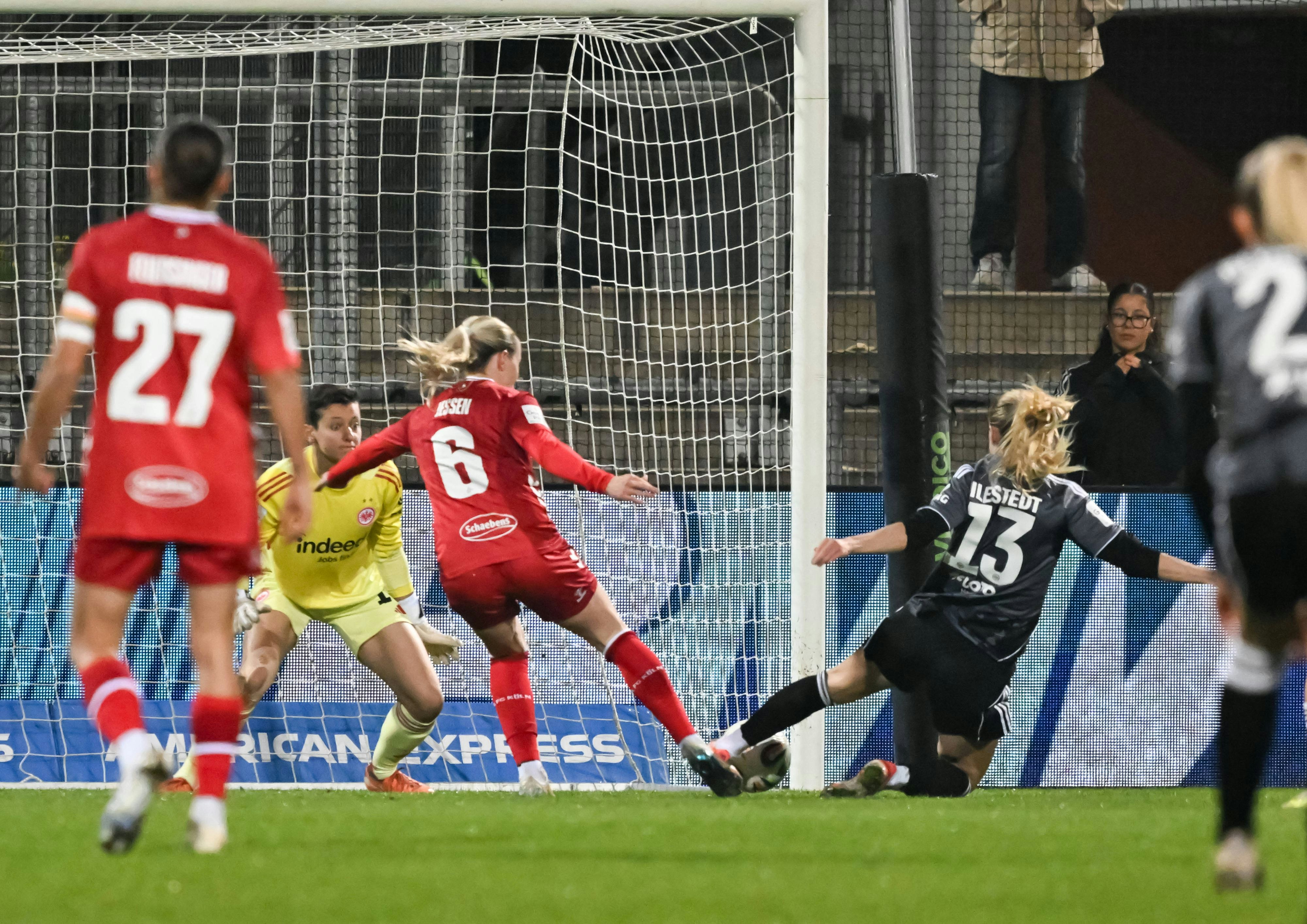 Kommentator schwärmt: FC-Frauen verpassen Riesen-Überraschung