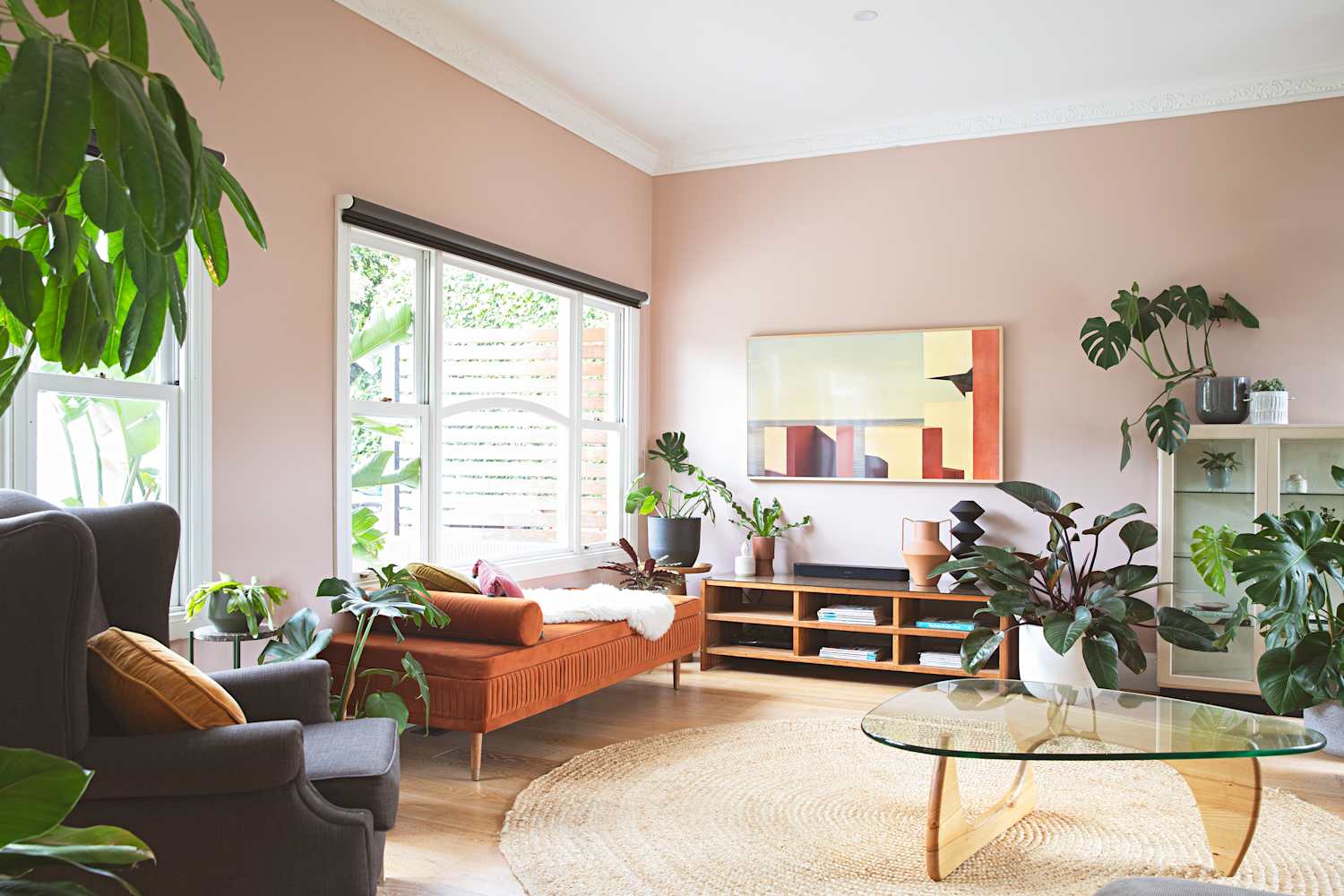 This Designer's Paint Trick Is the Easiest Way to Fake Architectural Charm