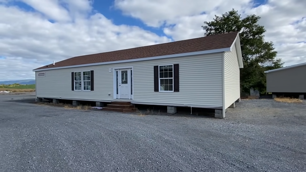 "Lewistown" by Eagle River Homes | 3 Bed, 2 Bath Prefab House Tour
