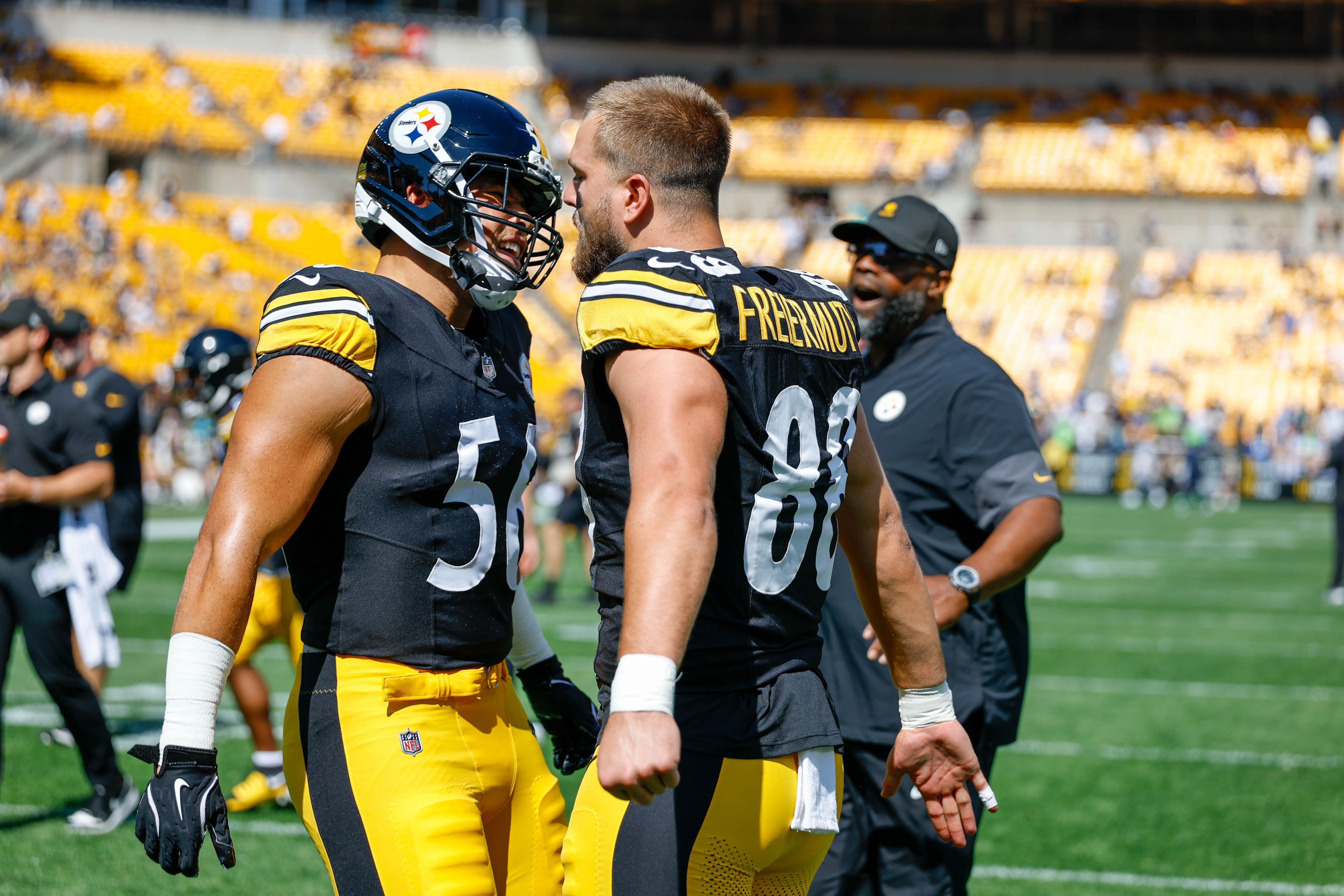 Steelers player receives huge NFL honor before Chargers game