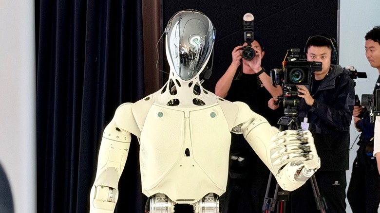 Xpeng Debuts Humanoid Robot With Synthetic Skin, Custom Body, And 2026 ...