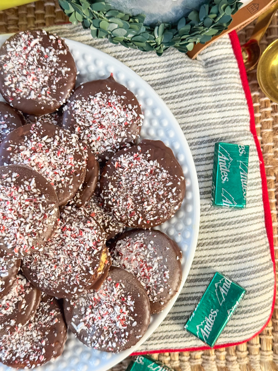 Ritz Cracker Thin Mints (No Bake, 2 Ingredients!)