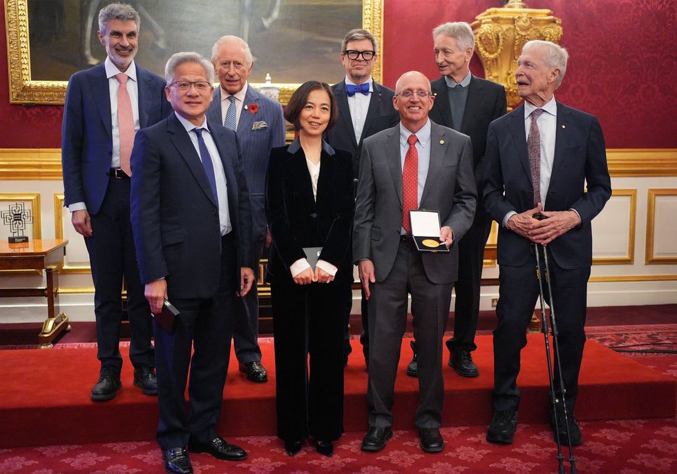 'I need to talk to you!' King approaches one of the world's richest men ...