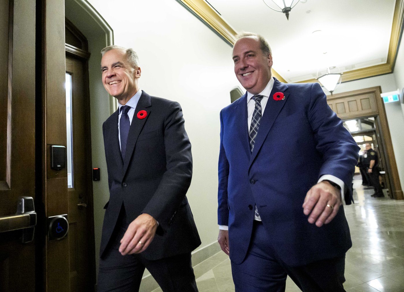 Carney et libéraux festoient en accueillant Chris d'Entremont dans ...