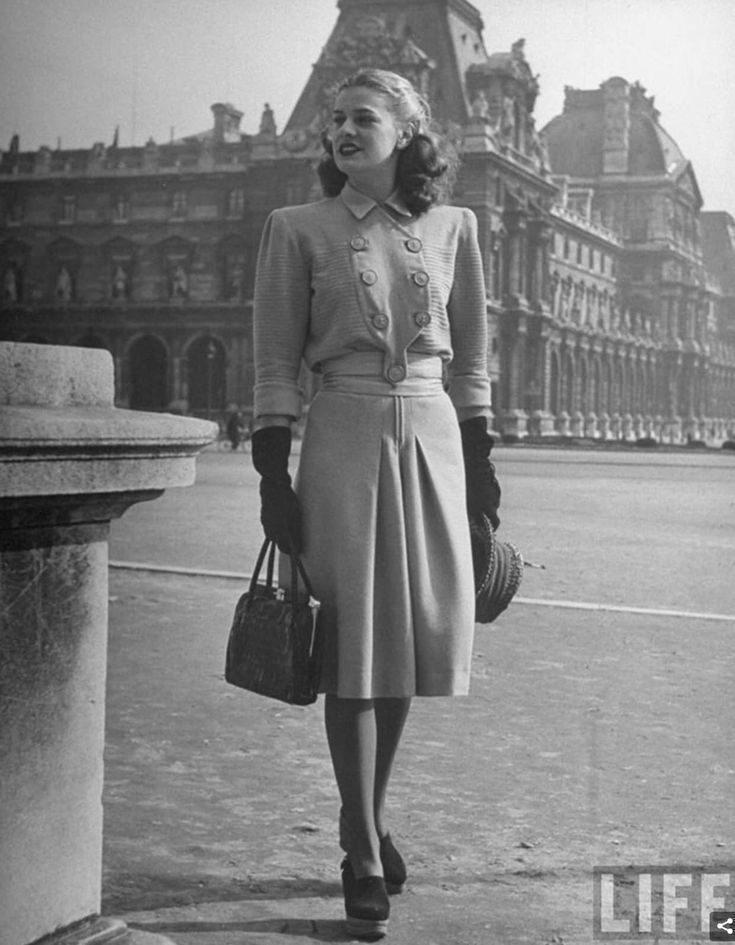 25 Vintage Photos That Open a Window into Wealthy 1940s Living