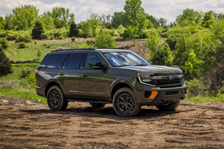 Ford Expedition vs GMC Yukon, an Edmunds big SUV comparison