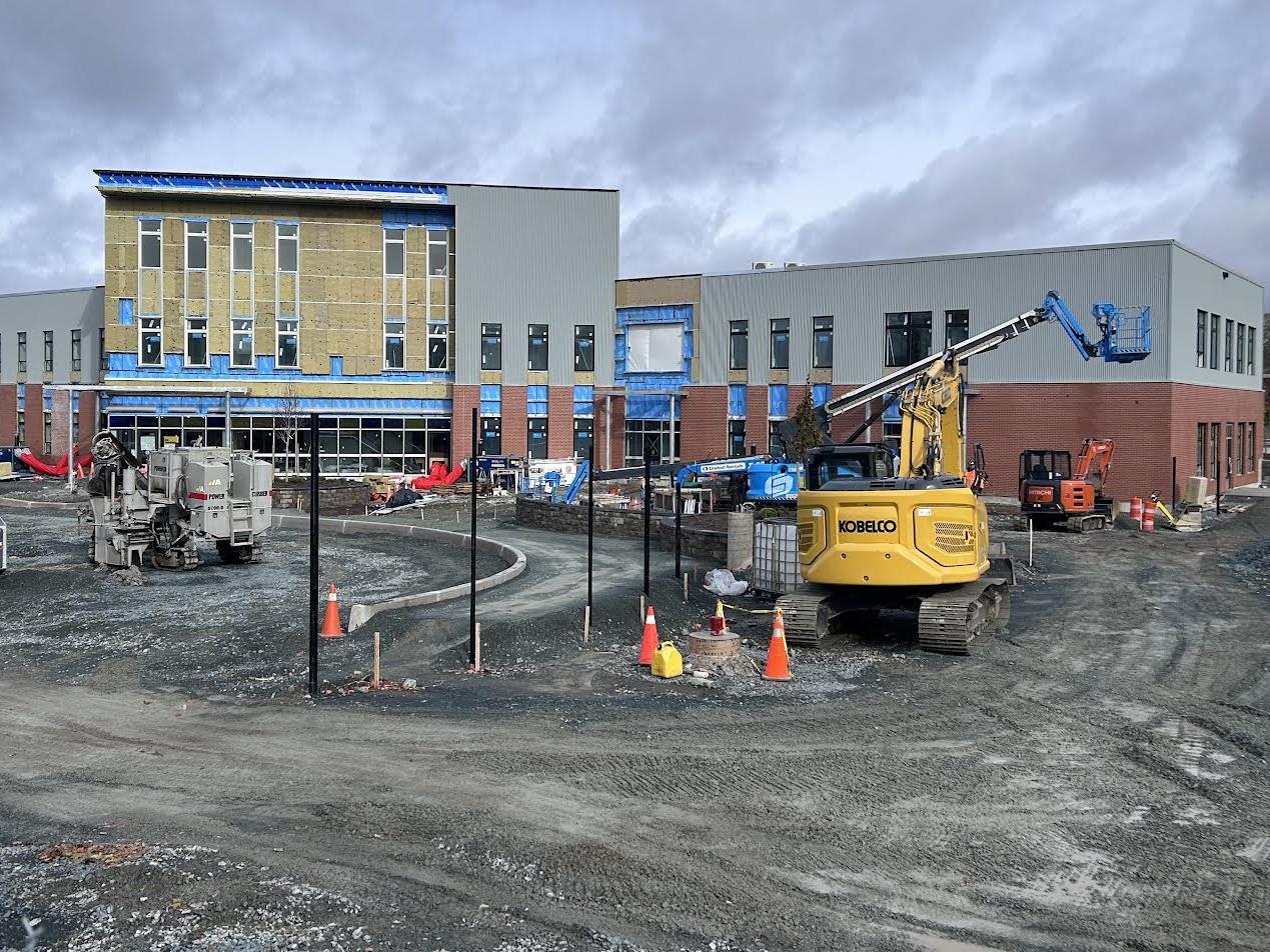 Manque d’écoles : le CSAP présente ses demandes devant un comité législatif