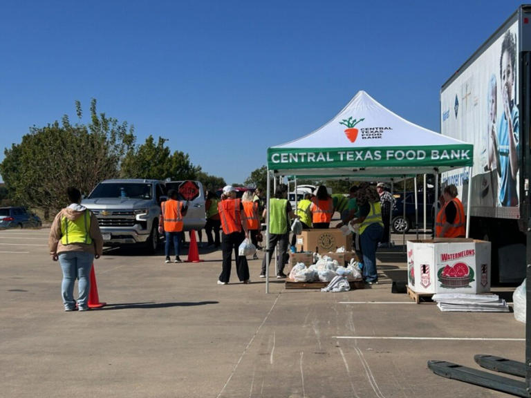 Central Texas Food Bank distributes turkeys