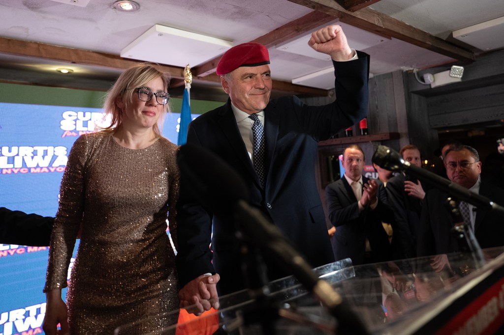 No One Was Sweating It at Curtis Sliwa's Boozy Election Night Party