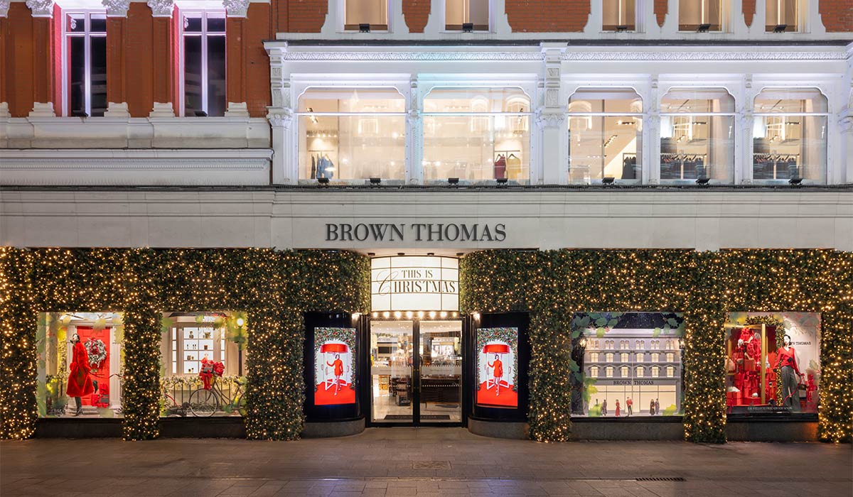 Brown Thomas unveils Christmas windows and ad starring a very cute pup star