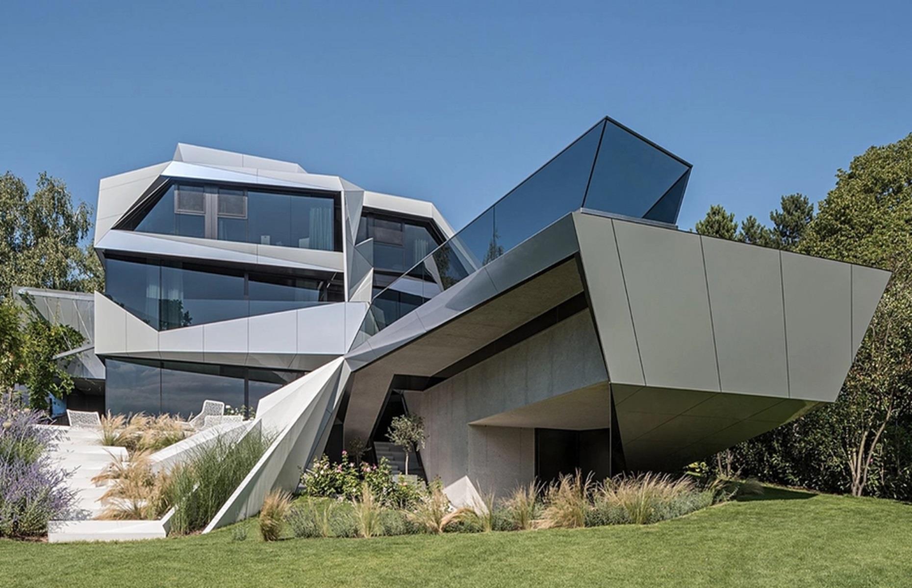 Step inside 7 of the world's most outrageous and eccentric mansions