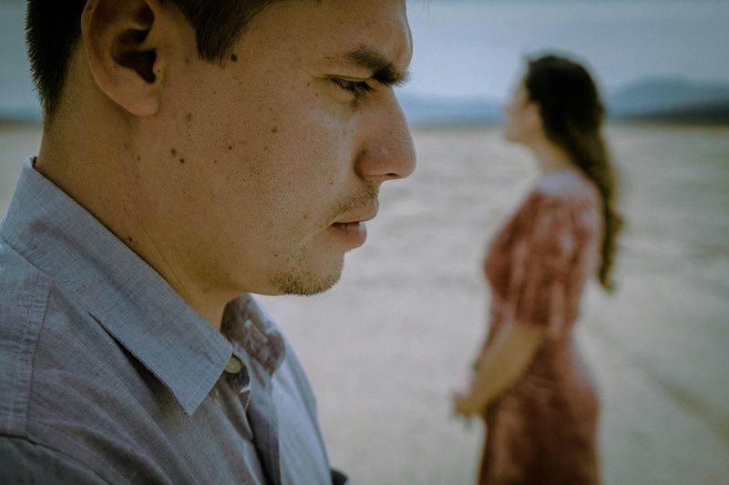 10 Things Smart Women Notice-Yet Pretend Not To