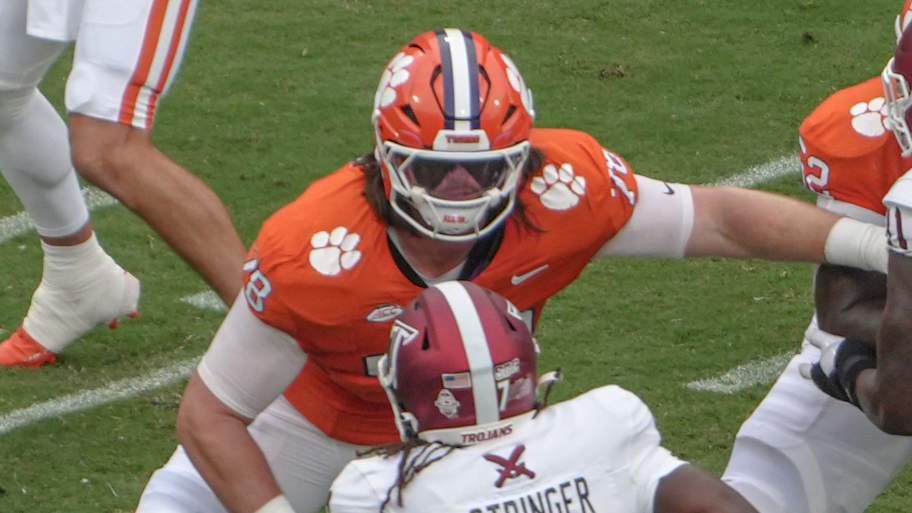 Clemson OL Blake Miller Gets High Praise for NFL-Bound Teammate