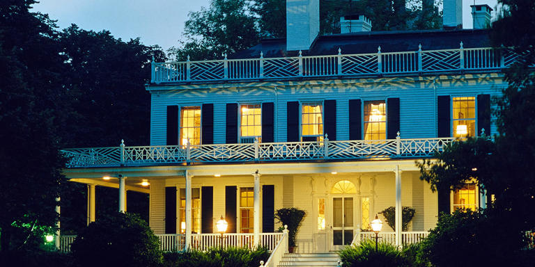 Where does the mayor of New York City live?