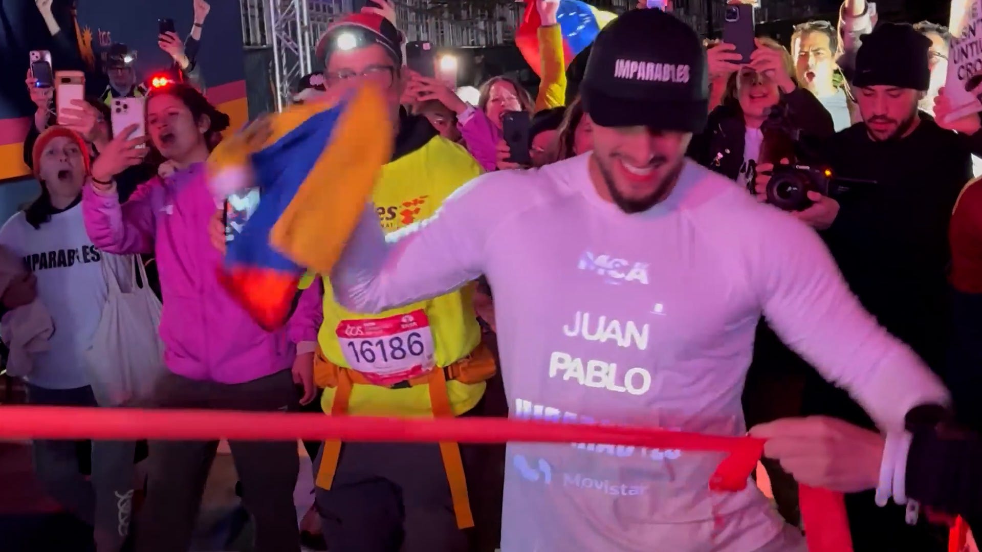 The last person to cross the NYC Marathon sparked this spontaneous ...