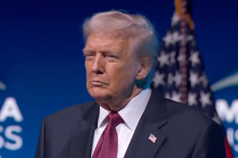 Donald Trump's face 'visibly drooping' in alarming close up as he ...
