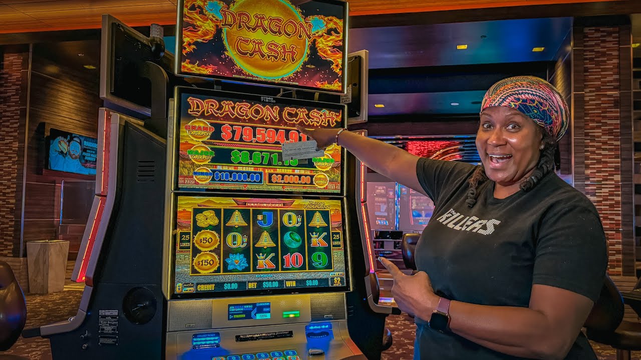 $700 spin on Dragon Cash! Going for the $111,000 grand jackpot!