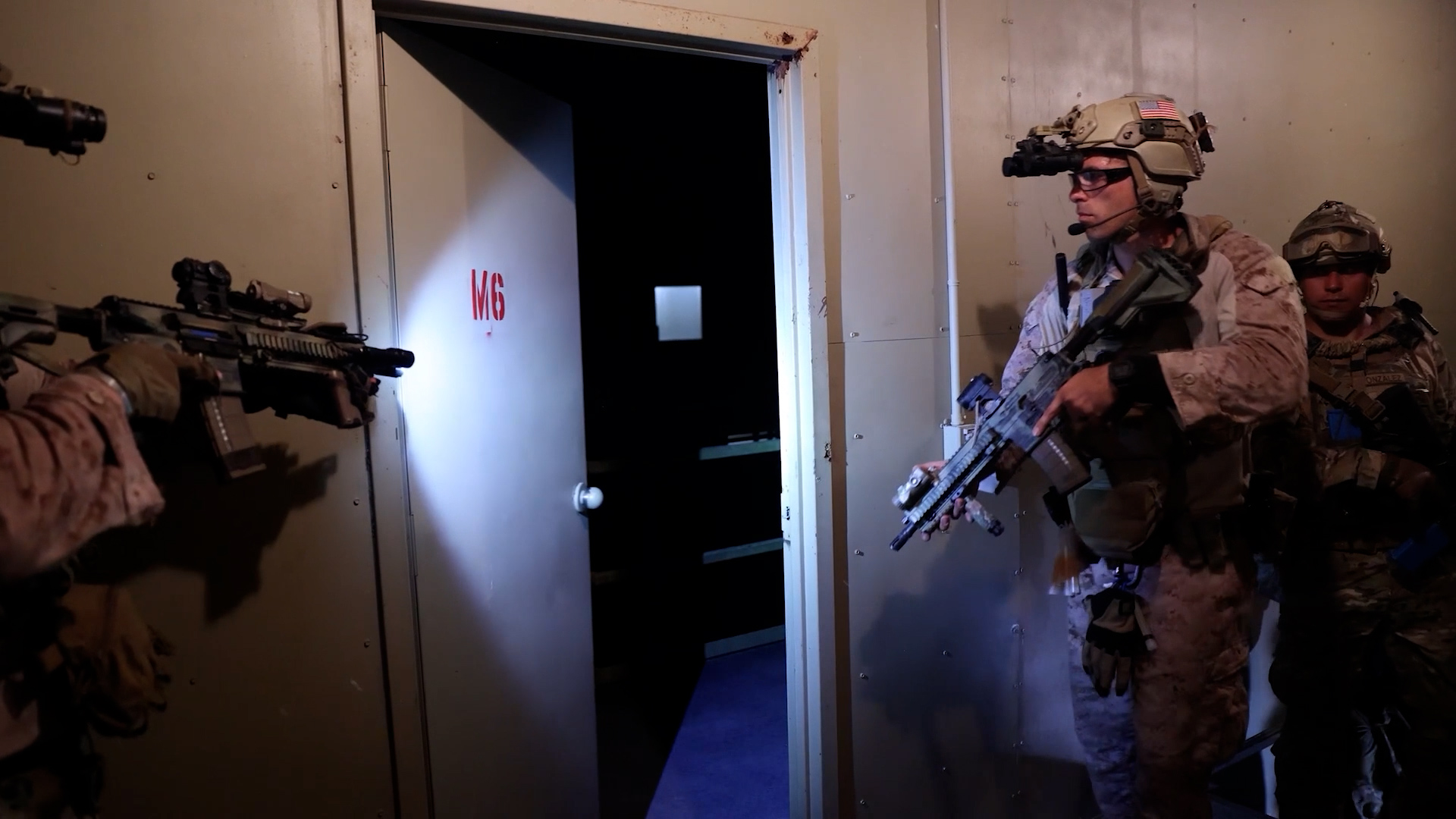 US Soldiers Perform High Value Target Capture at Night