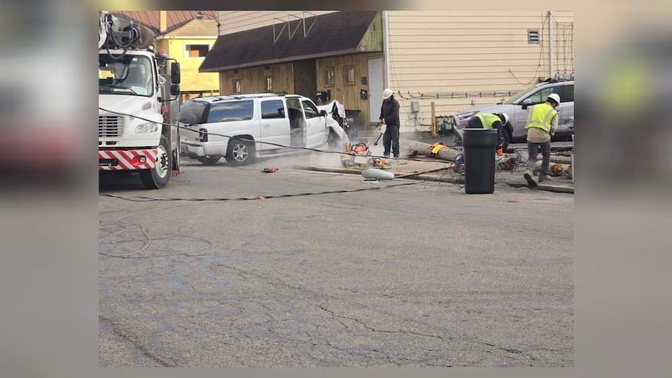 Restaurant forced to close after crash knocks out power