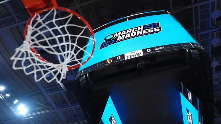 College basketball: 2 halves, or not 2 halves? Coaches weigh in on in ...