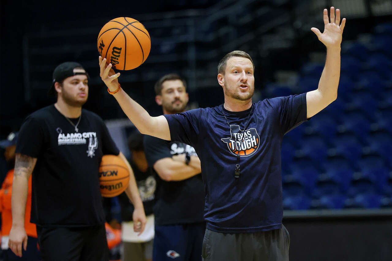 UTSA basketball falls behind early in loss at Texas State