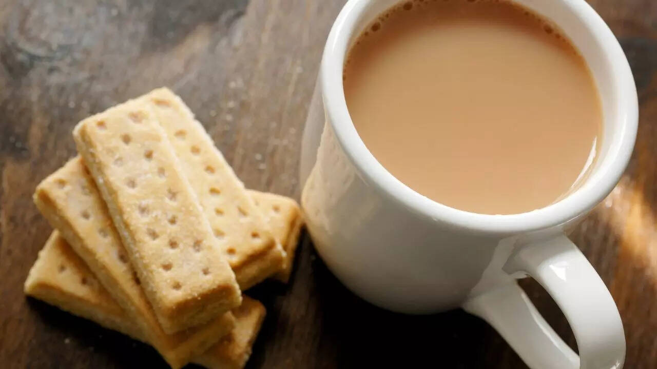 Morning chai and biscuits are harming your gut: Health coach shares 8 ...