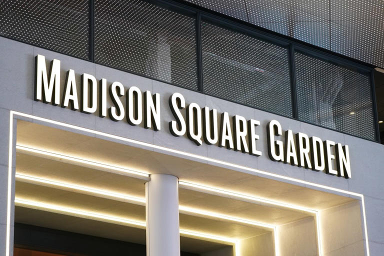Ex-Knicks star Charles Oakley must pay MSG $642K for court battle over ...