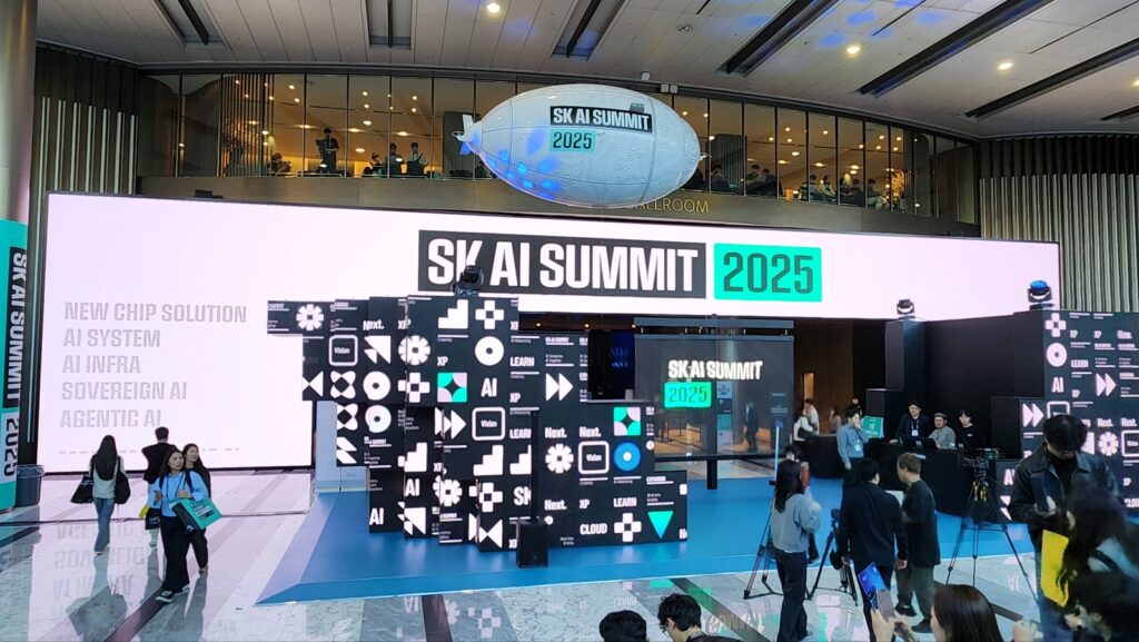 [현장] SK AI 서밋 2025, AI 모델 트랙 가보니..."글로벌 초격차 좁히는 한국형 AI 주권 시동"