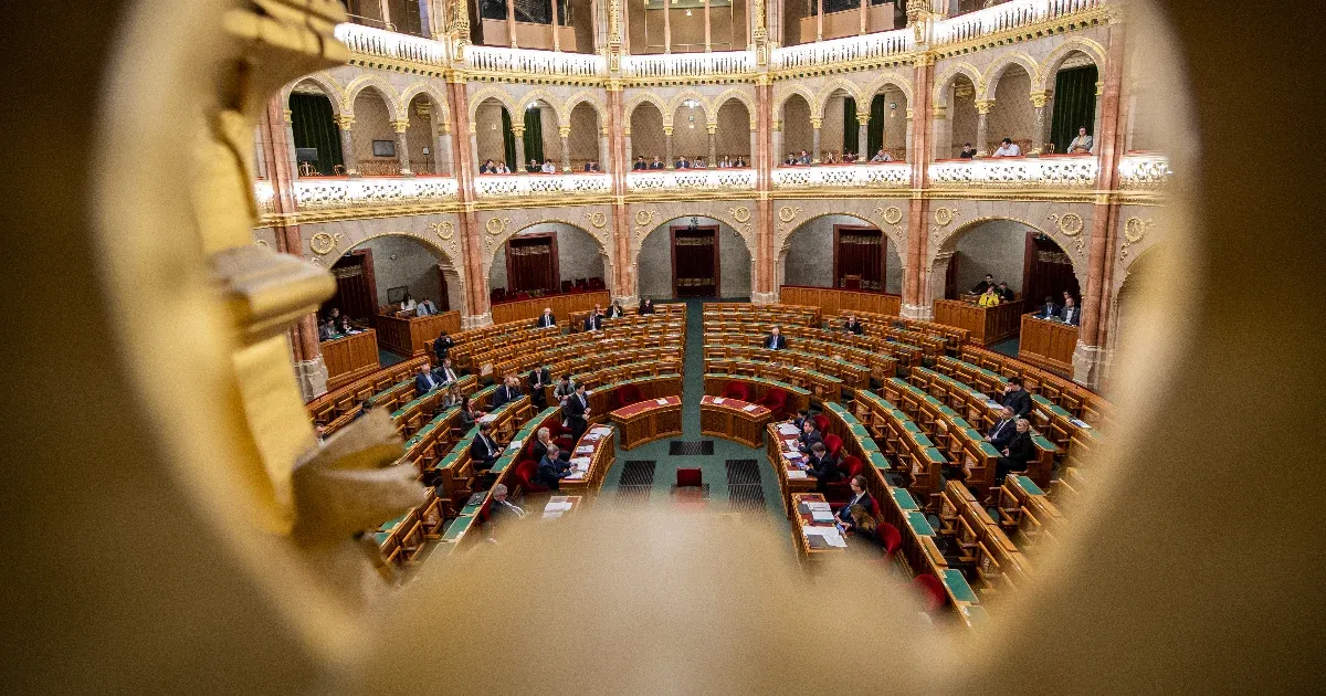 Oké, hogy vezet a Tisza a közvélemény-kutatásokban, de ez mégis hány ...