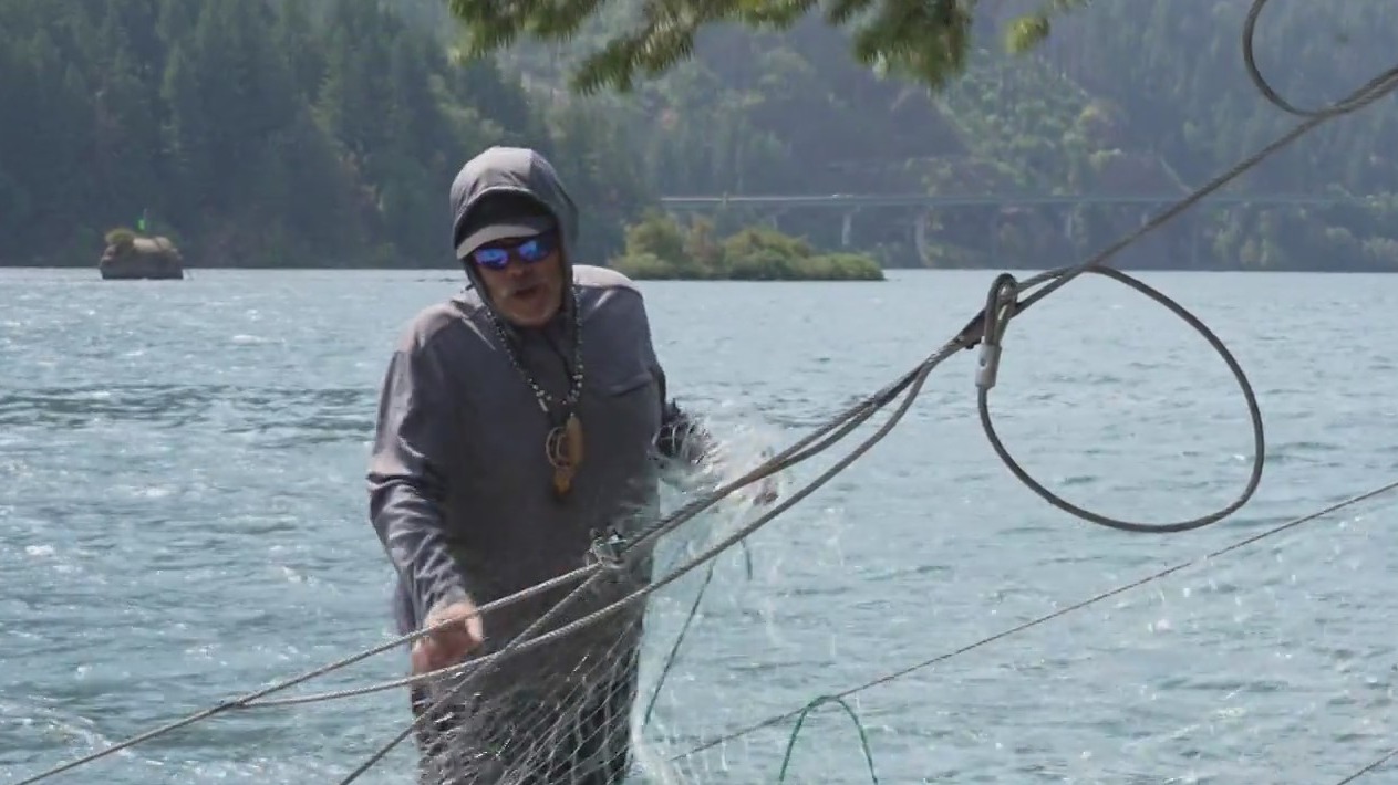 Scaffold fishing on the Columbia honors Native American culture