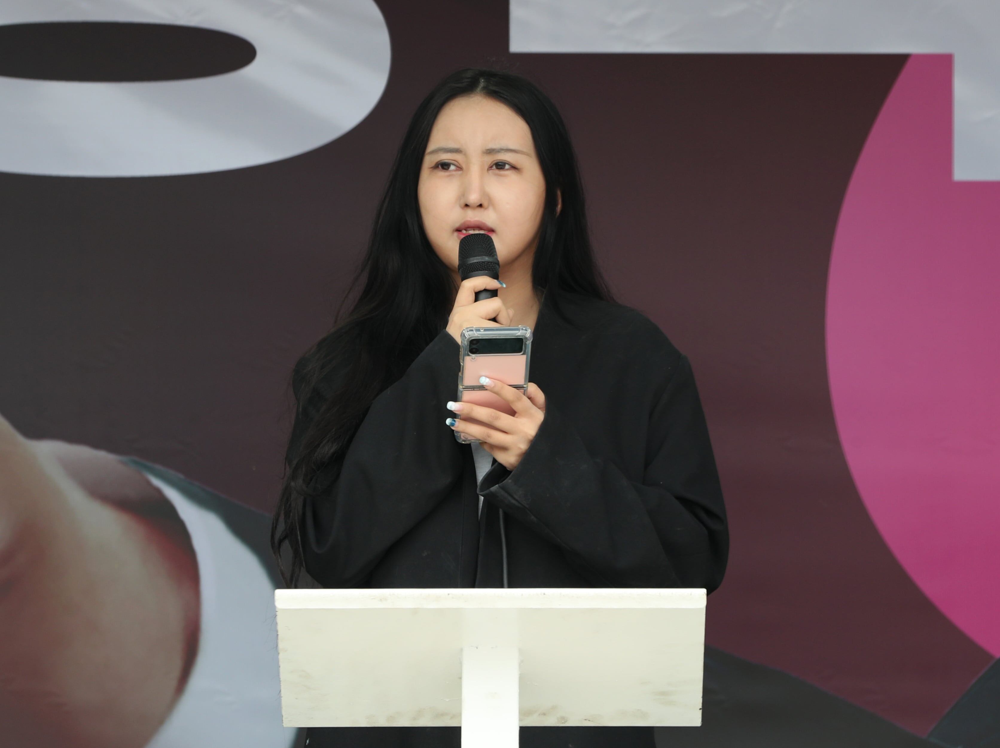 Jeong Yu-ra Fundraising for Mother's Retrial