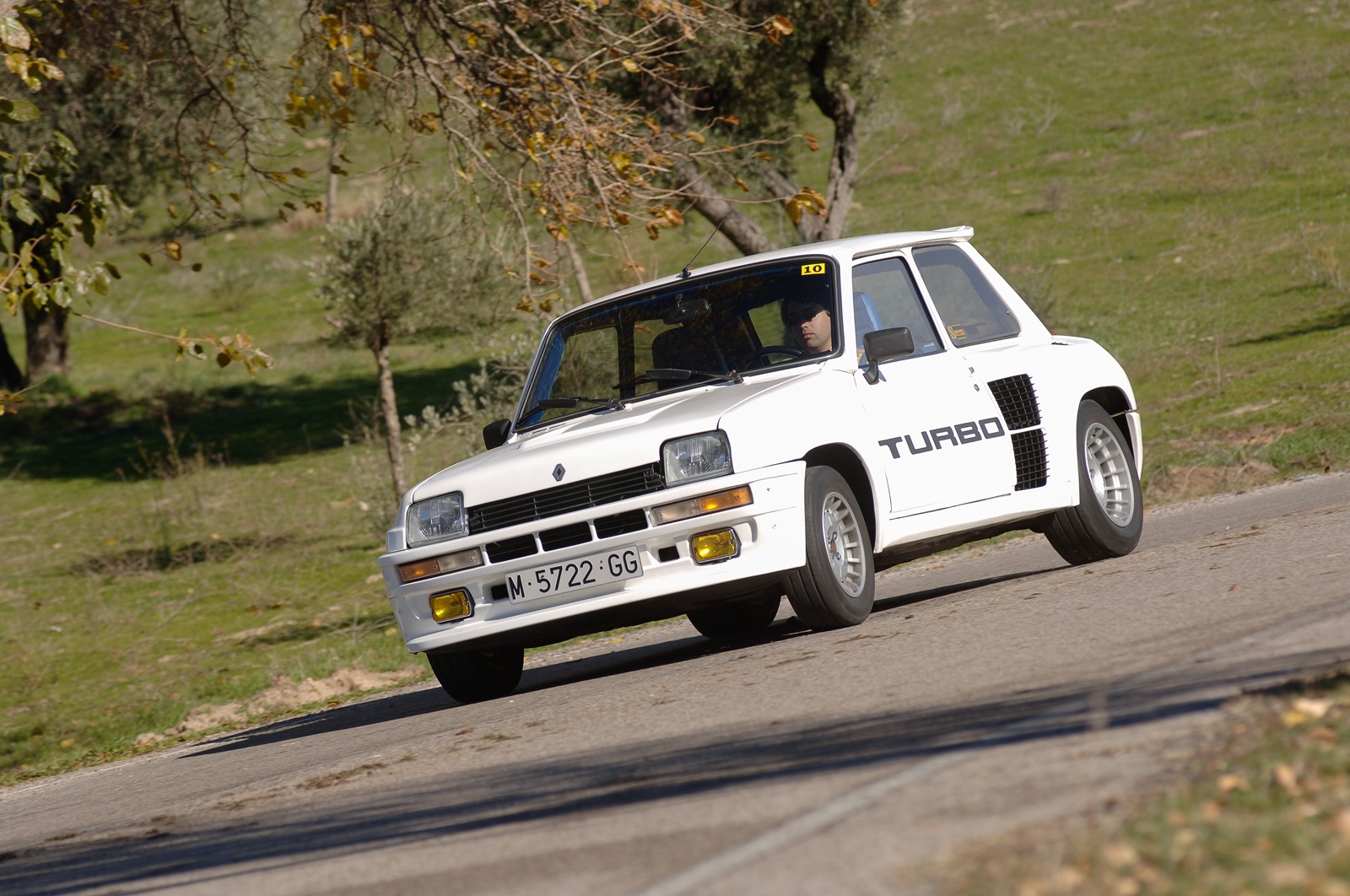 Renault prépare une vente aux enchères historique de 100 véhicules ...