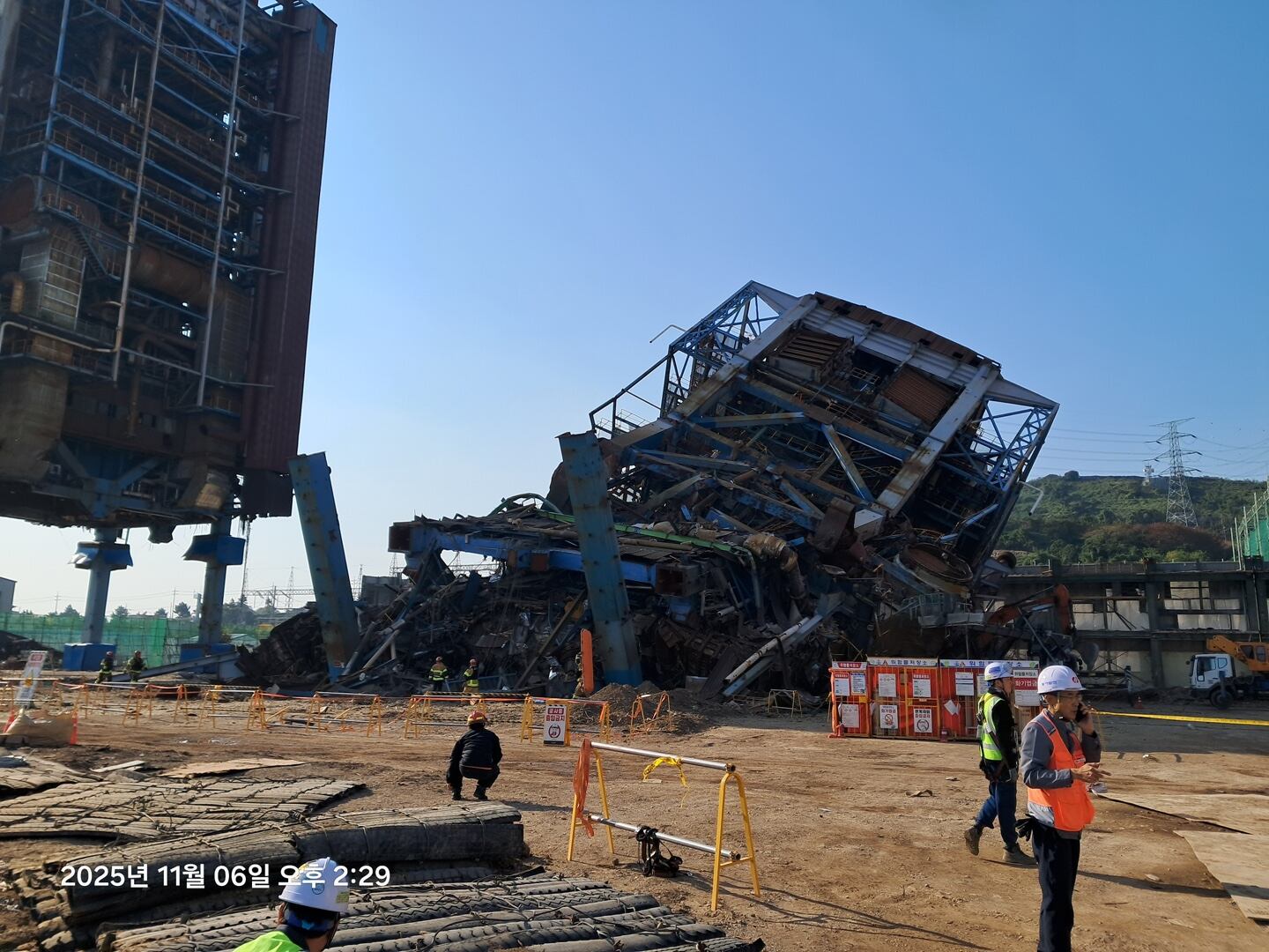 Boiler Tower Collapse at Ulsan Thermal Power Plant Traps Workers